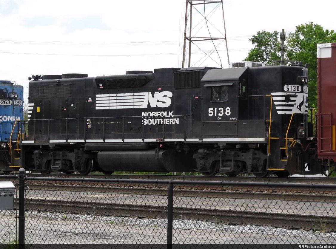 NS 5128 GP38-2